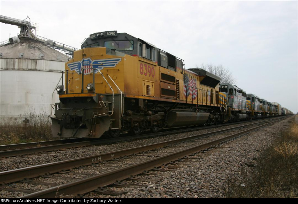 UP 8390 with 5 Ex KCS SD40-3